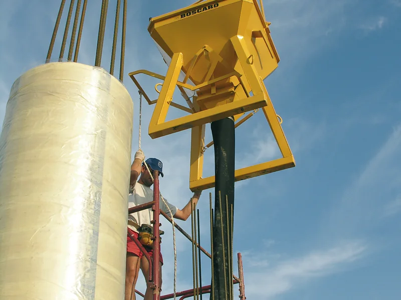 Concrete column skip with rubber hose and levered opening - Boscaro Italia