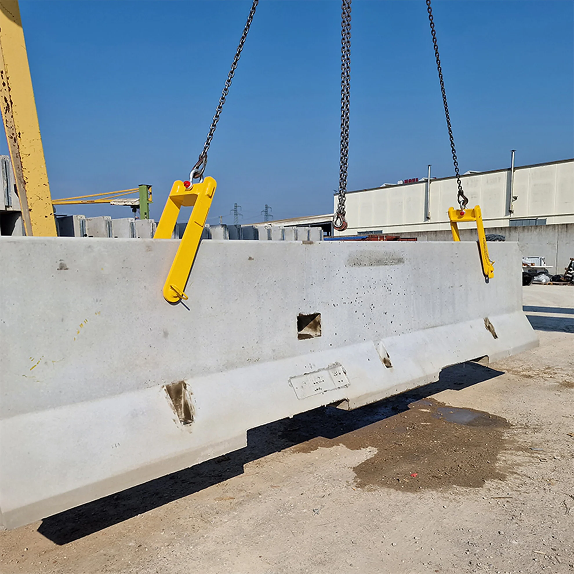 Highway concrete barrier lifting brackets - Boscaro Italia